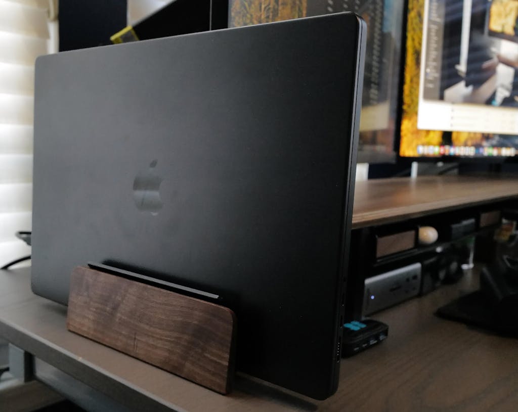 Laptop Dock Made from Wood – Design & Functionality | BALOLO