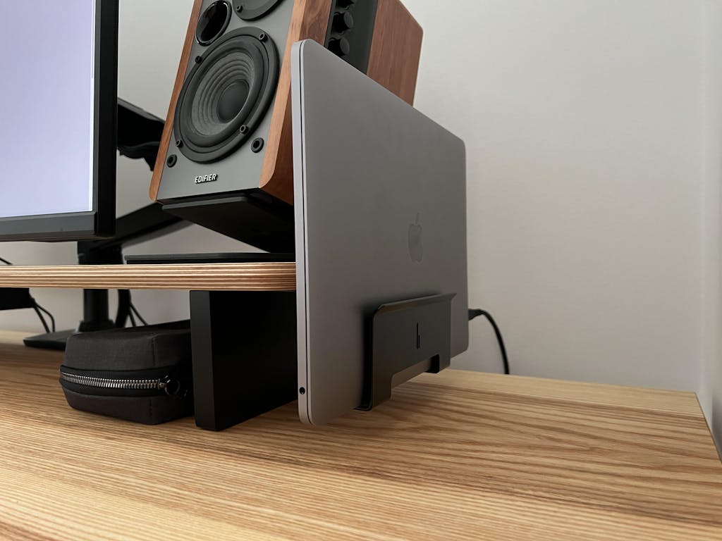 Laptop Dock – Functional Design for your Desk | BALOLO