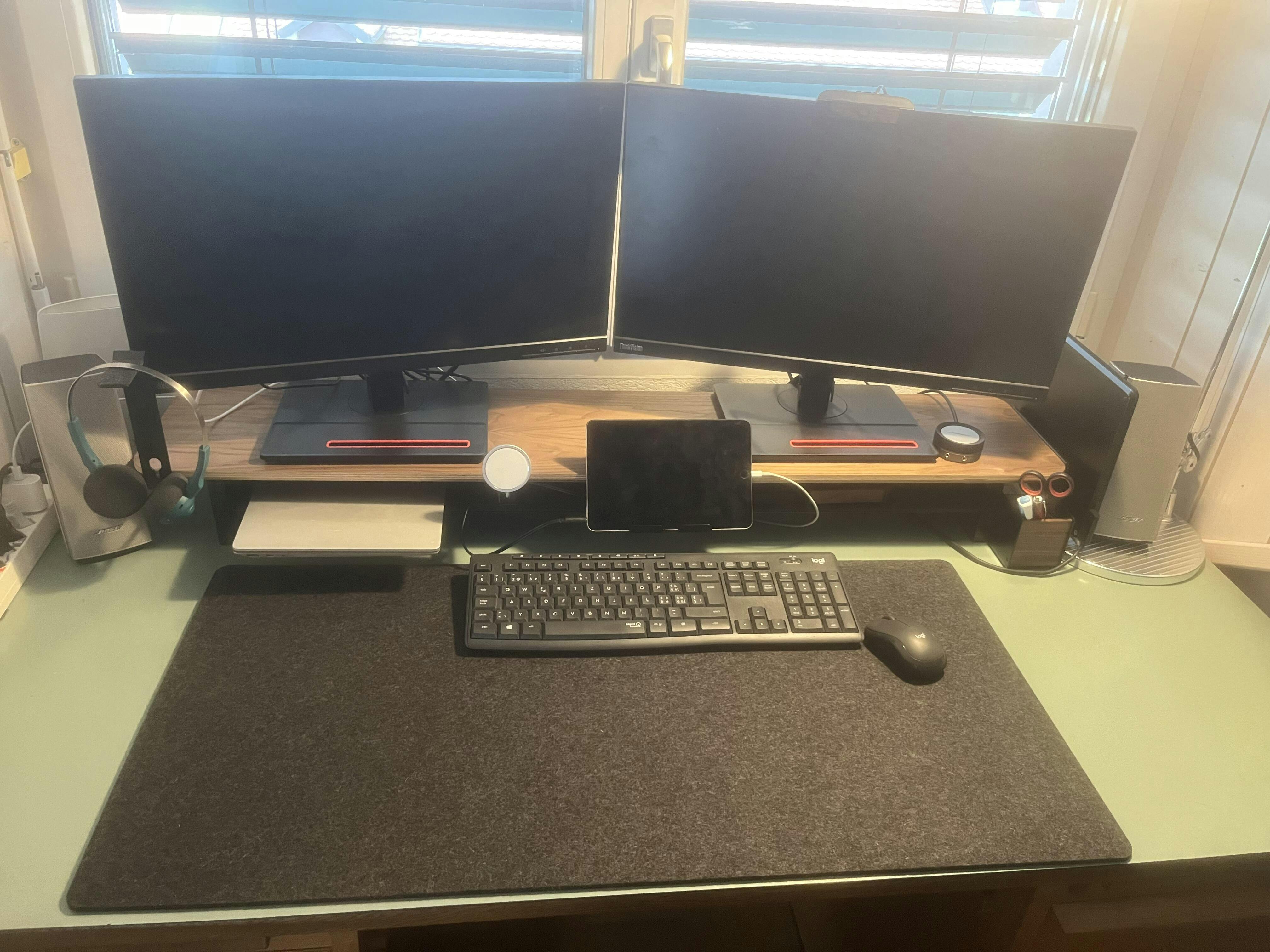 Setup Cockpit – Der Monitorständer für Deinen Schreibtisch | BALOLO