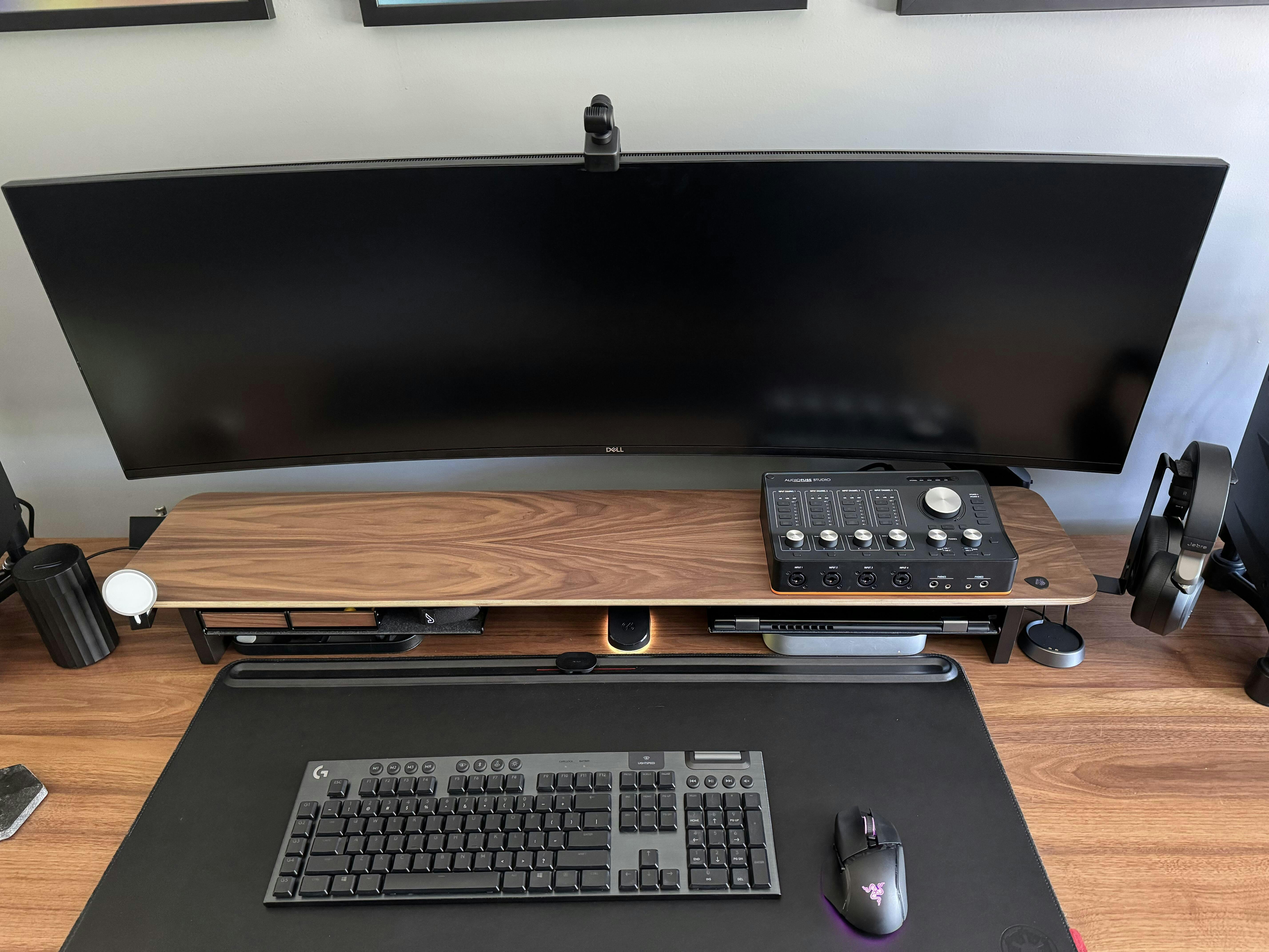 Setup Cockpit – Der Monitorständer für Deinen Schreibtisch | BALOLO