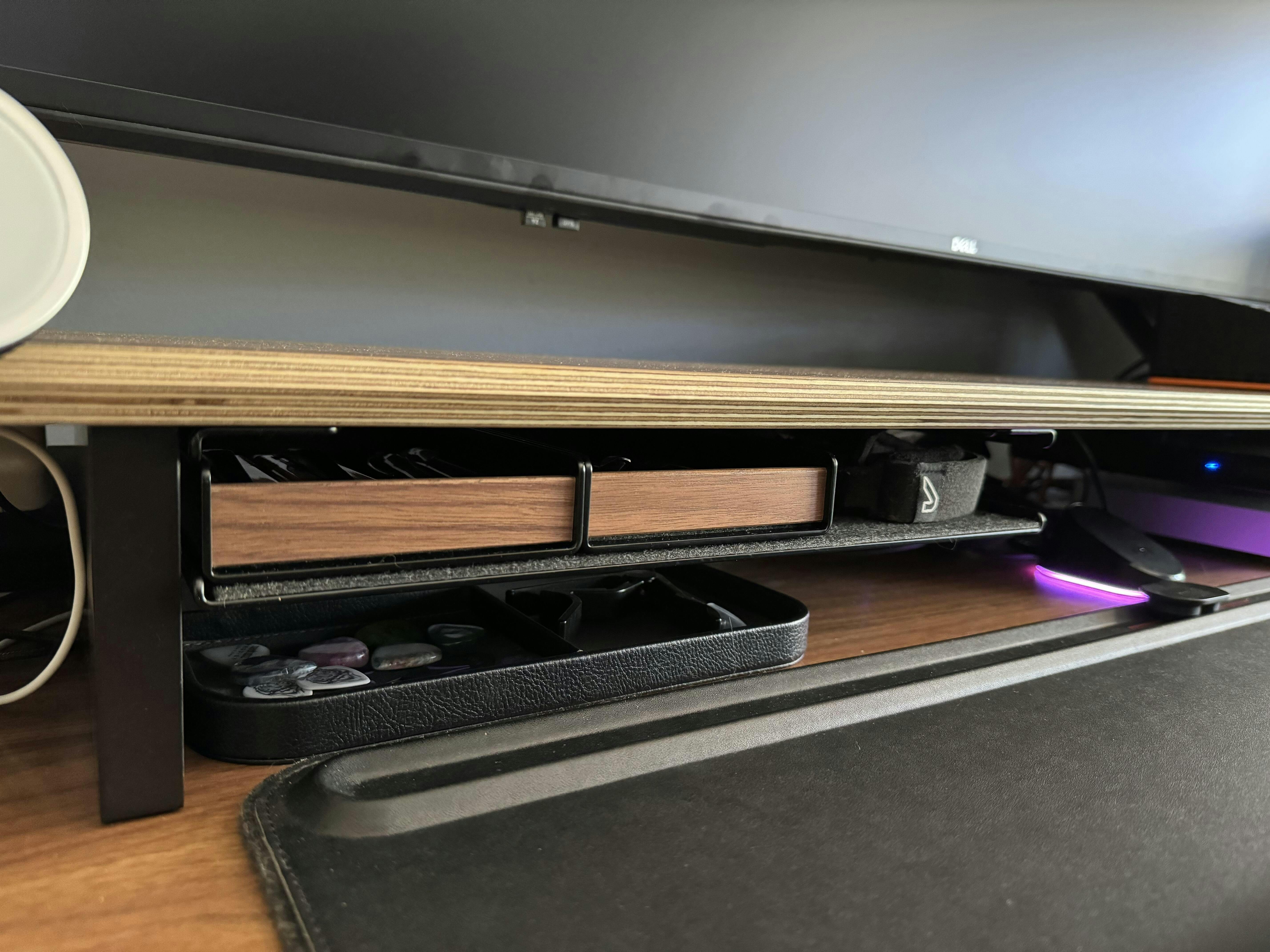 Setup Cockpit – Der Monitorständer für Deinen Schreibtisch | BALOLO