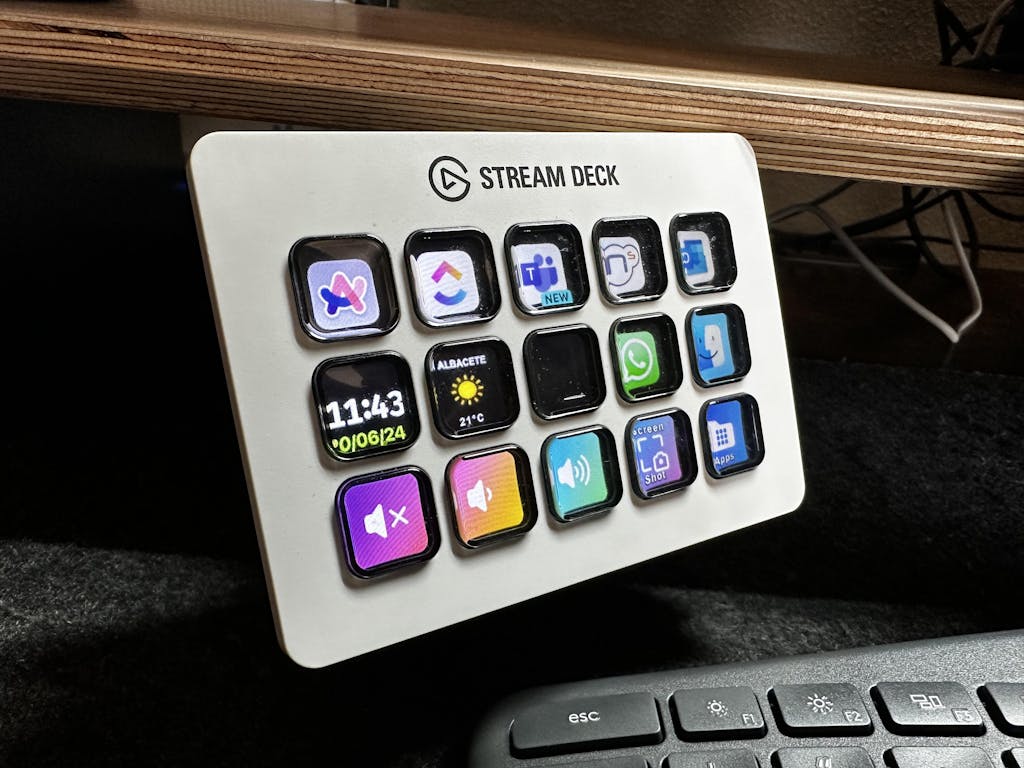 Smart Accessory Holder for Setup Cockpit | BALOLO