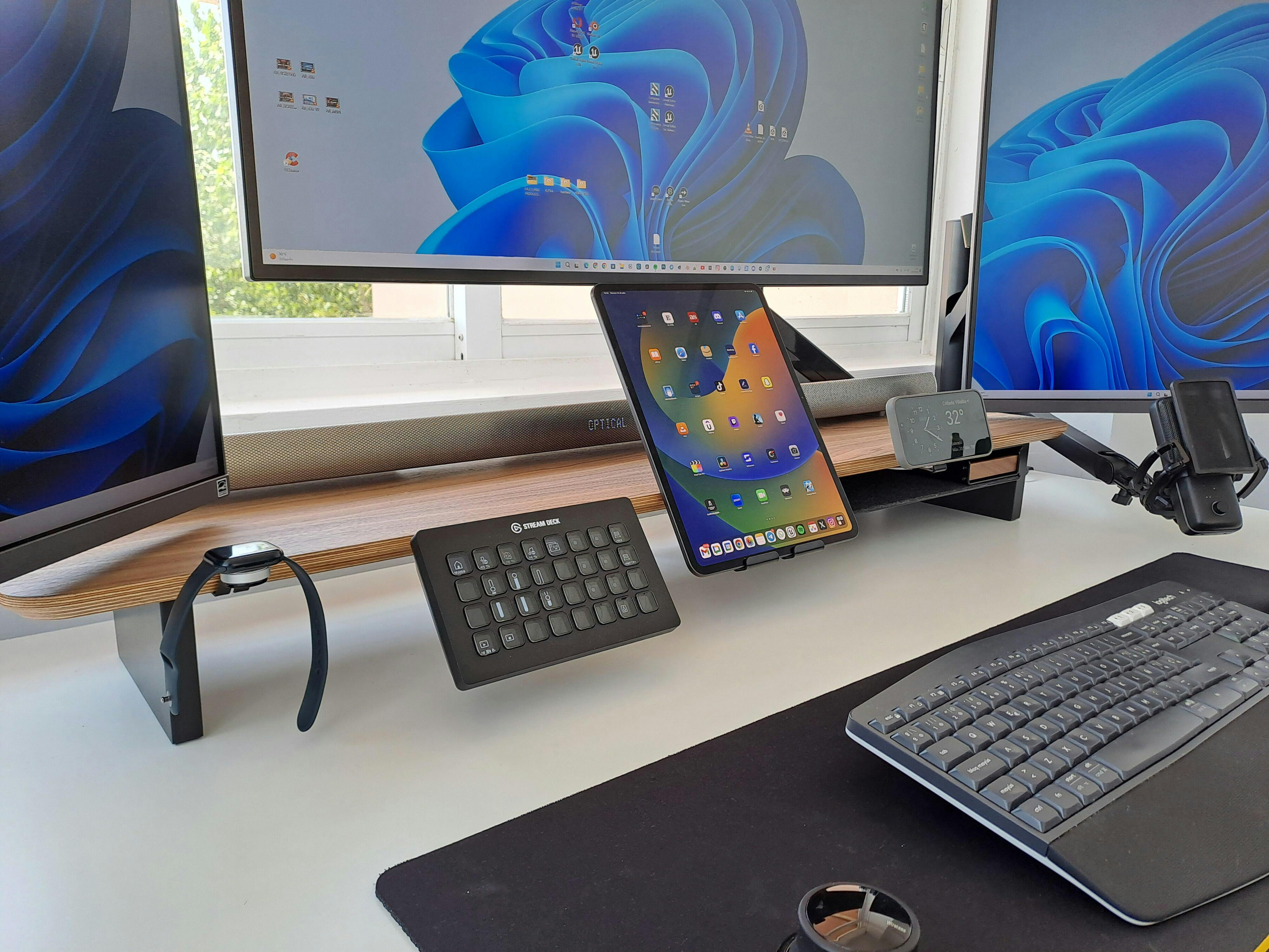 Setup Cockpit – Der Monitorständer für Deinen Schreibtisch | BALOLO