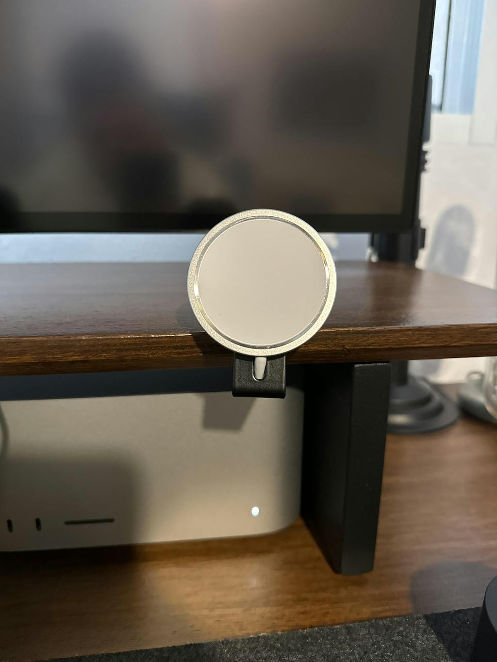 MagSafe Phone Holder – Smart Charging for your Desk | BALOLO