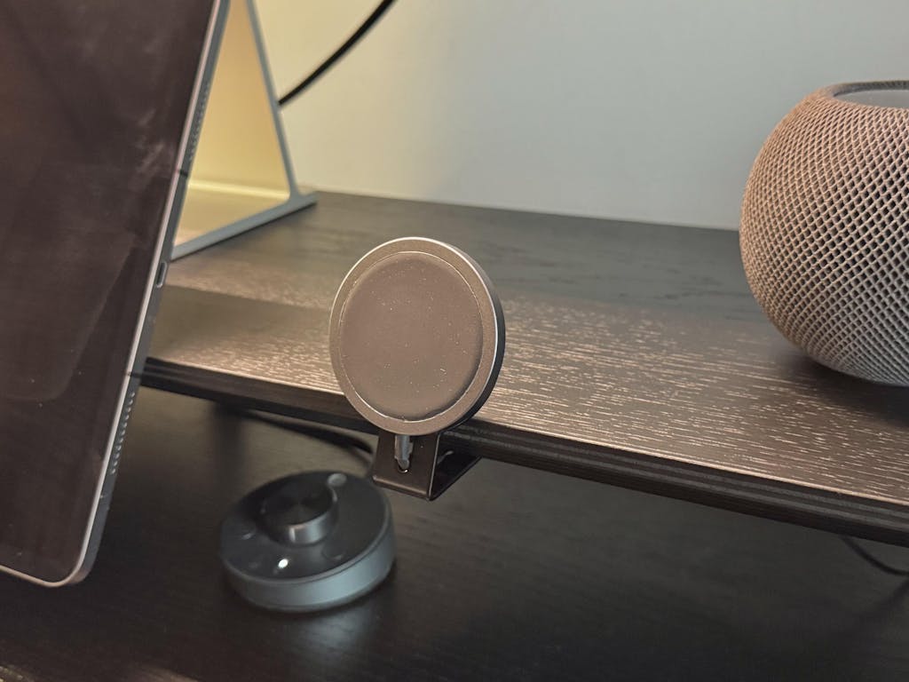 MagSafe Phone Holder – Smart Charging for your Desk | BALOLO