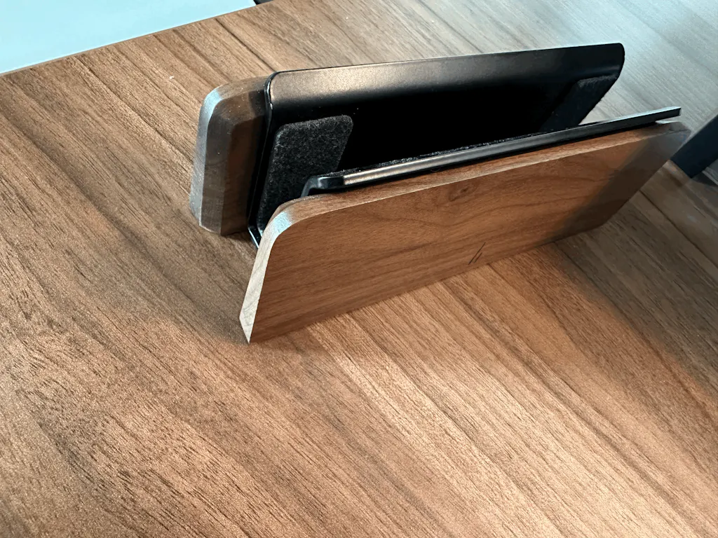 Laptop Dock Made from Wood – Design & Functionality | BALOLO