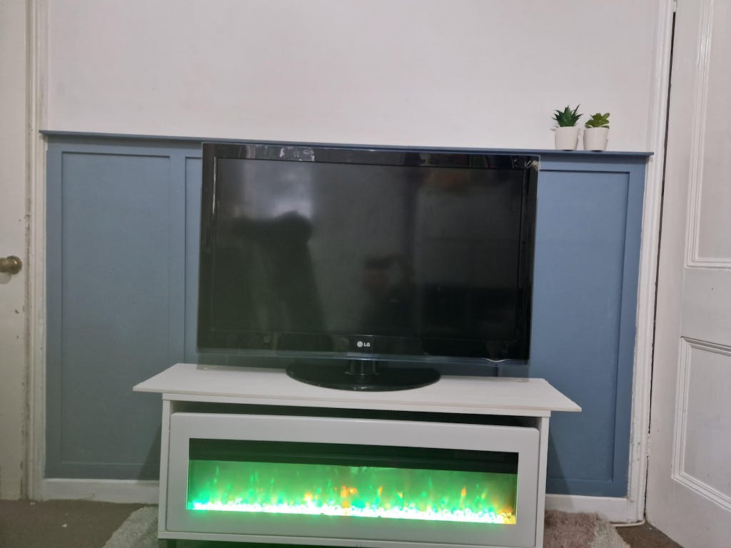 40 Inch Wall Mounted/Freestanding Electric Fireplace with Adjustable F ...