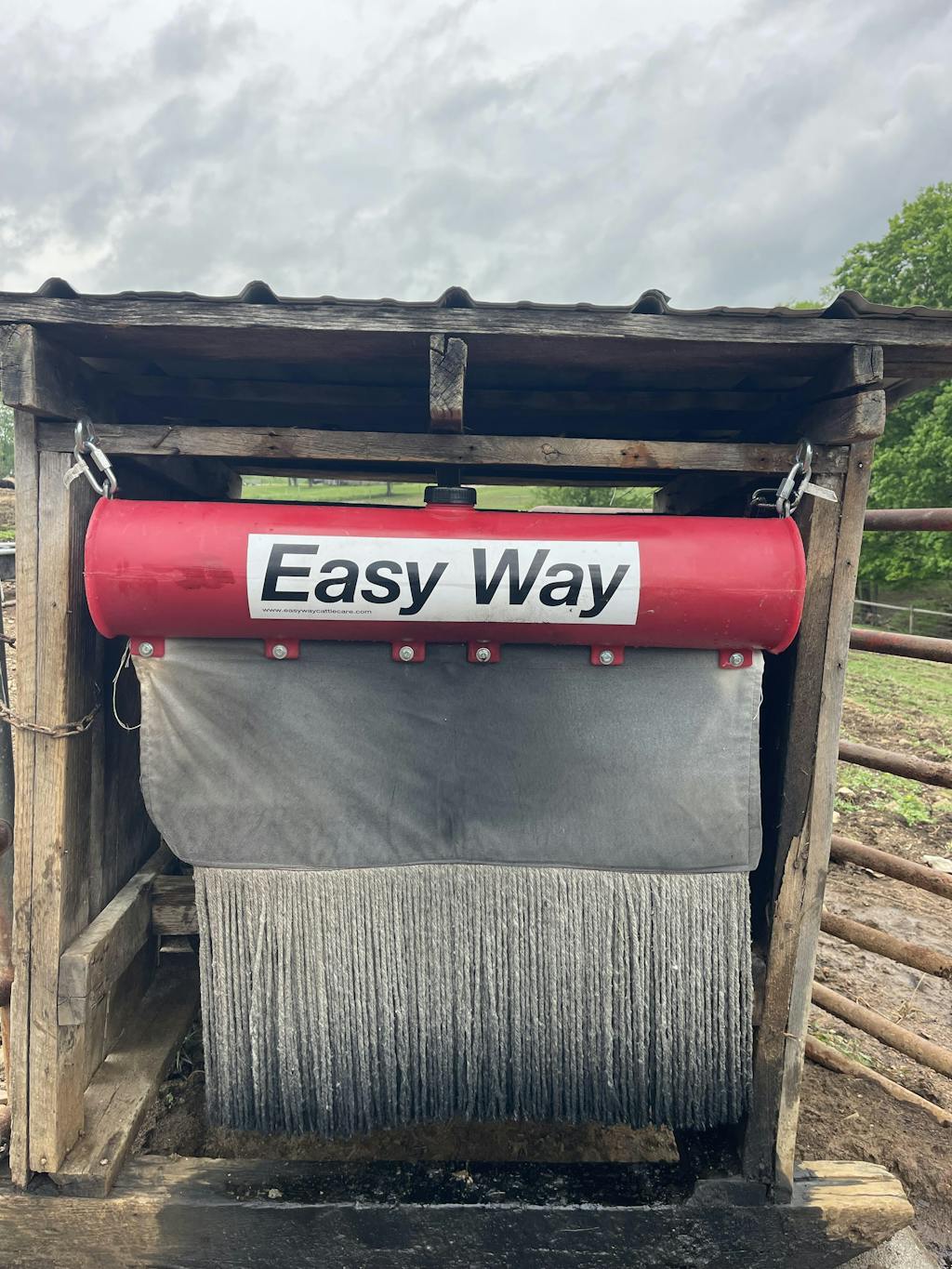 EASY WAY 3' Walkway Cattle Oiler with Mop Applicator – Beefy Ag