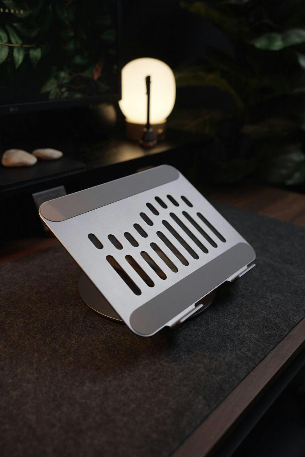 Slant - Angled Laptop Stand for Desk (Foldable) | Beflo – beflo