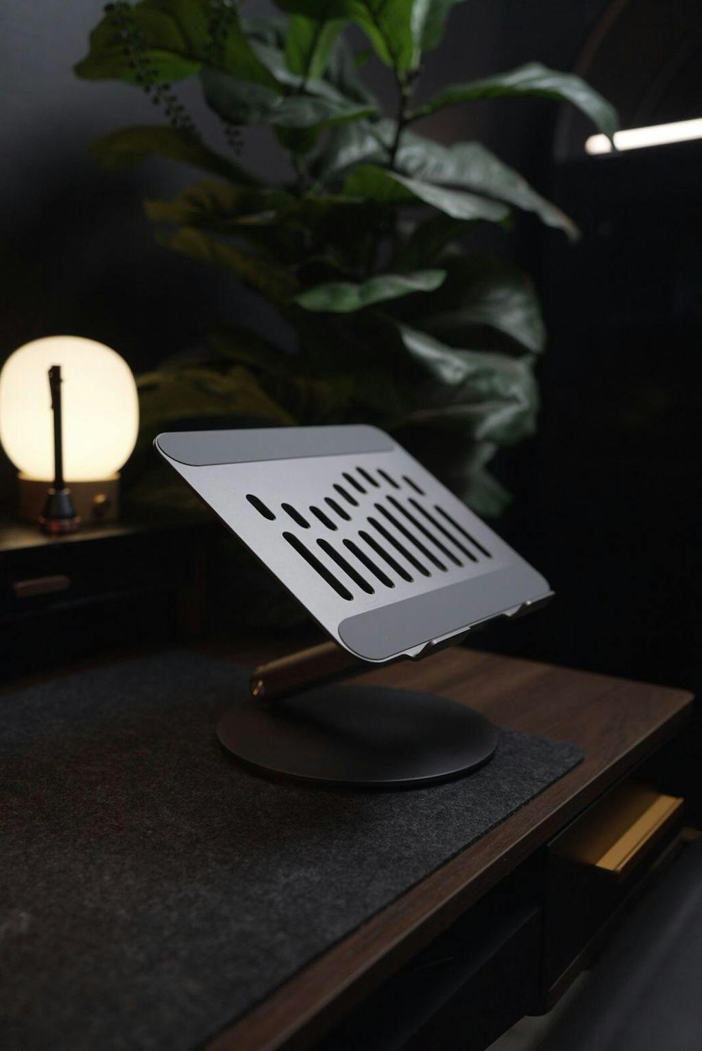 Slant - Angled Laptop Stand for Desk (Foldable) | Beflo – beflo