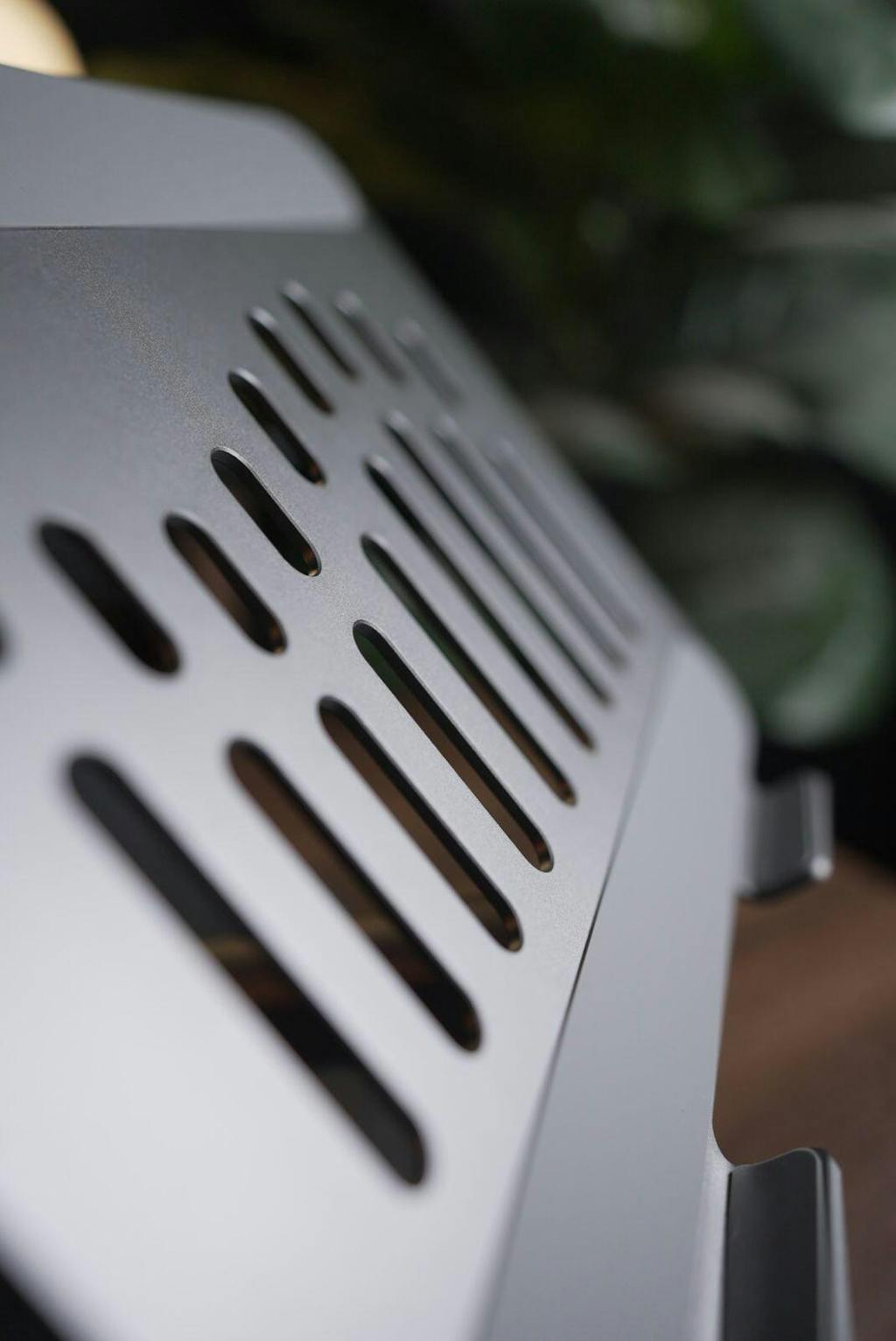 Slant - Angled Laptop Stand for Desk (Foldable) | Beflo – beflo