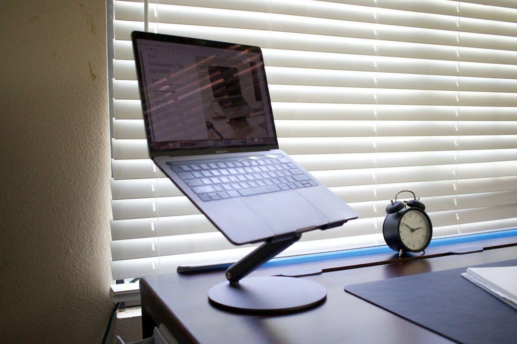 Slant - Angled Laptop Stand for Desk (Foldable) | Beflo – beflo
