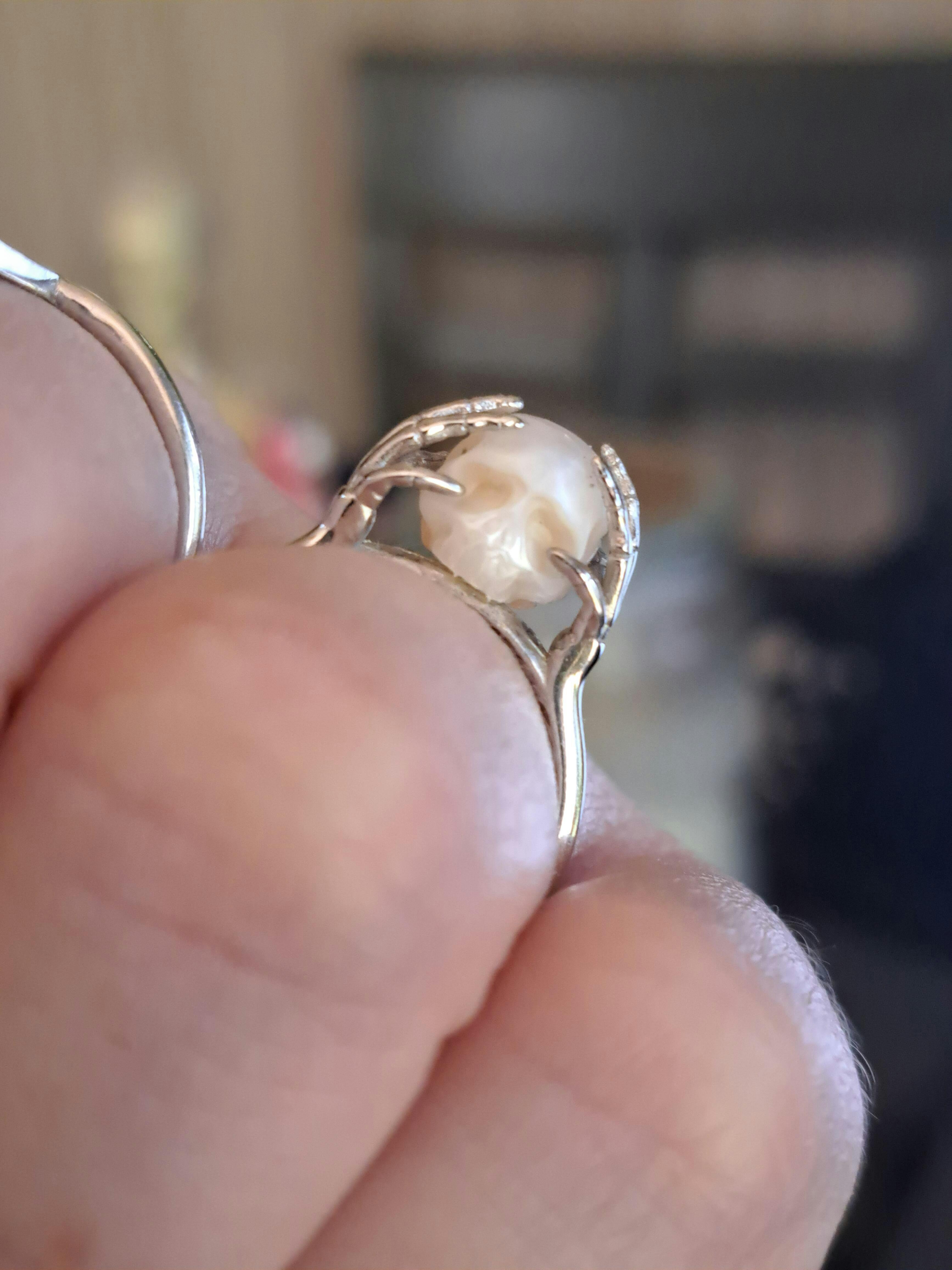 Hands On Head Pearl Cranium Ring-Belle Juri Gothic Vintage Retro Gift