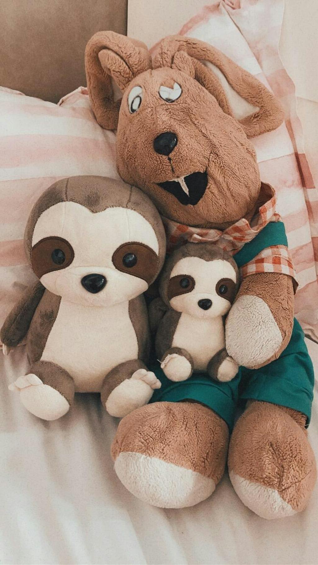 Slothi the Sloth - Sloth Stuffed Animal | Bellzi