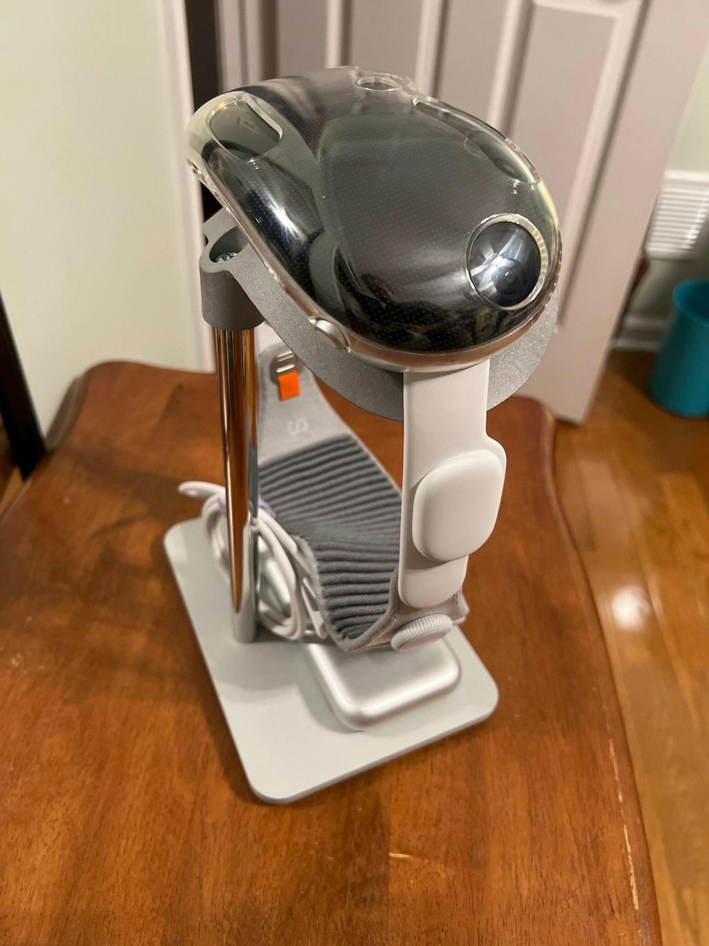 Apple Vision Pro Stand – BIONIC