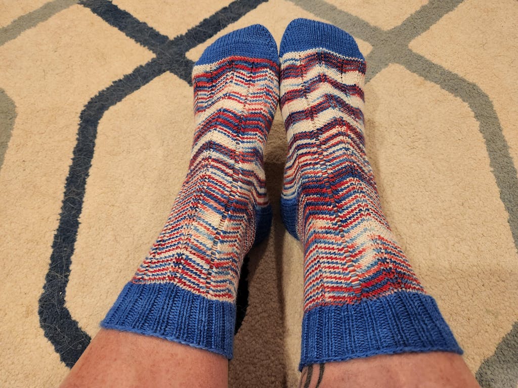 Chevron Chase Free sock pattern – Biscotte Yarns