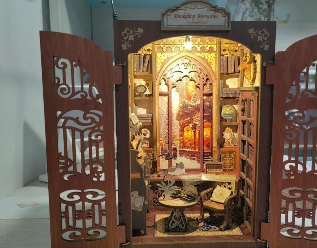 DIY Book Nook - Timeless Reading Room – BitsyHomes