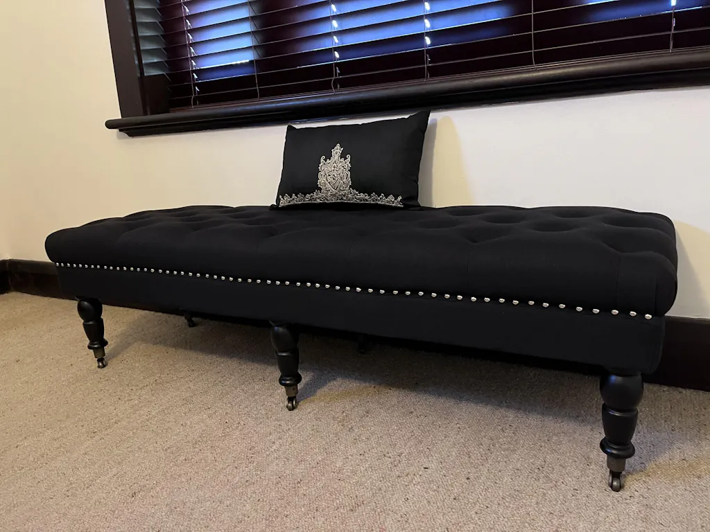 Emilie Dressing Bench Black | Black Mango