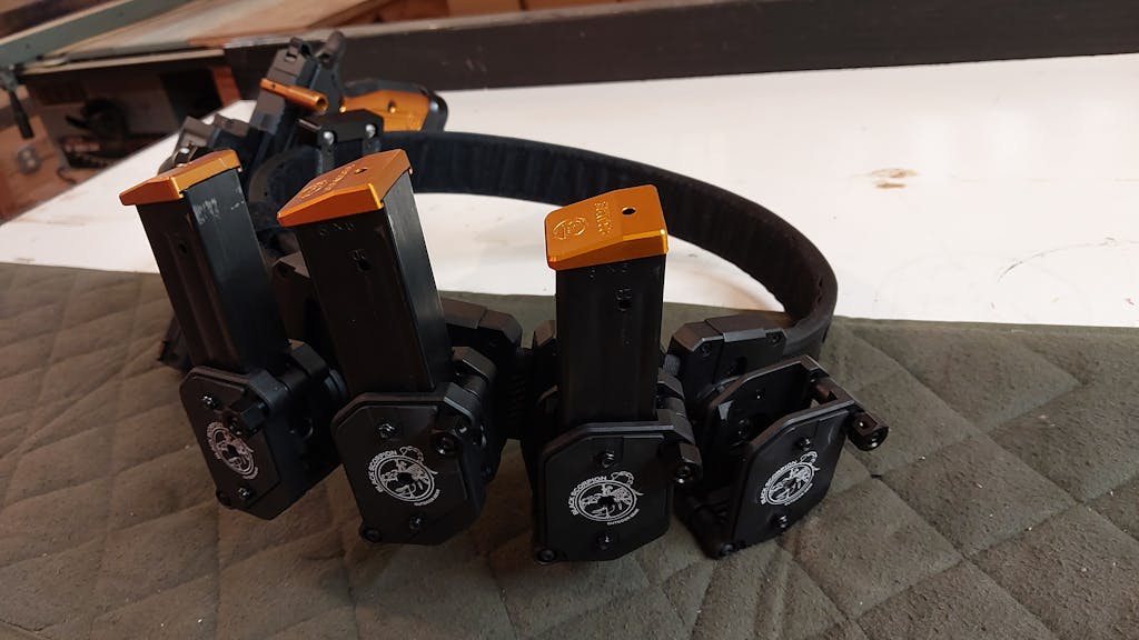 STI 2011 Double Stack Magnetic Magazine Pouch - up to 170 mm