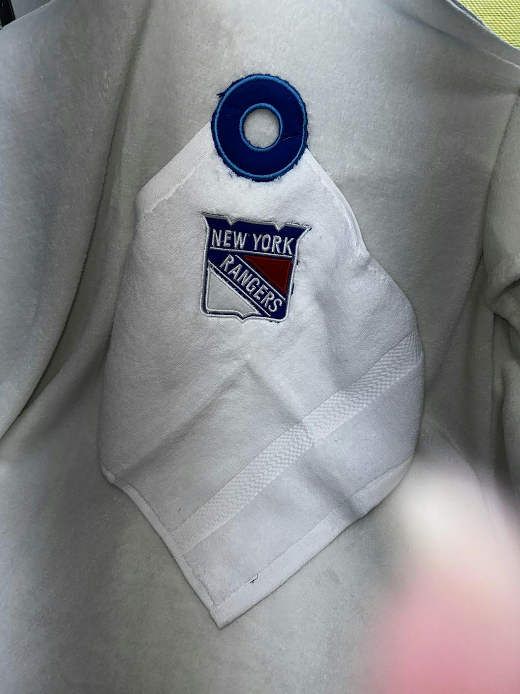 Embroidery Designs Home ⋆ Blu Cat Red Dog - Top Quality Applique