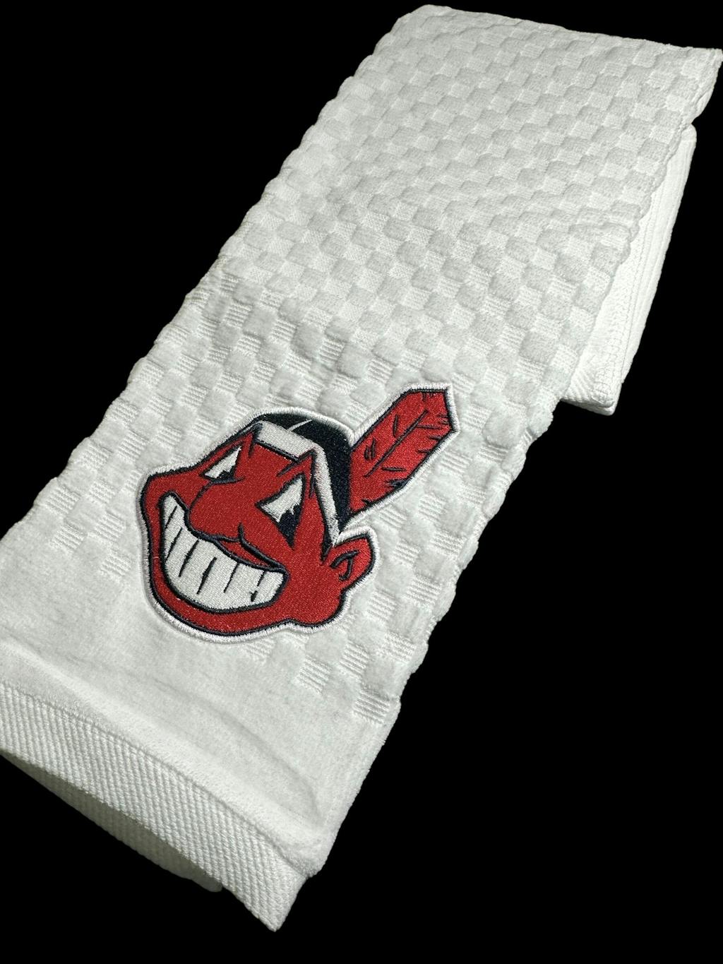 Embroidery Designs Home ⋆ Blu Cat Red Dog - Top Quality Applique