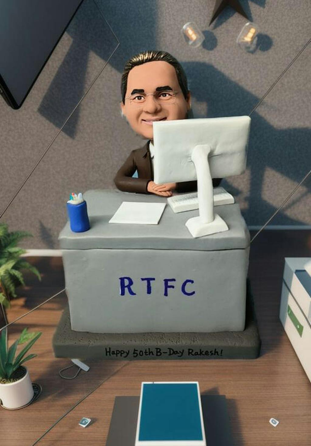 Custom Bobblehead On Working From His Photo Online – BobbleGifts