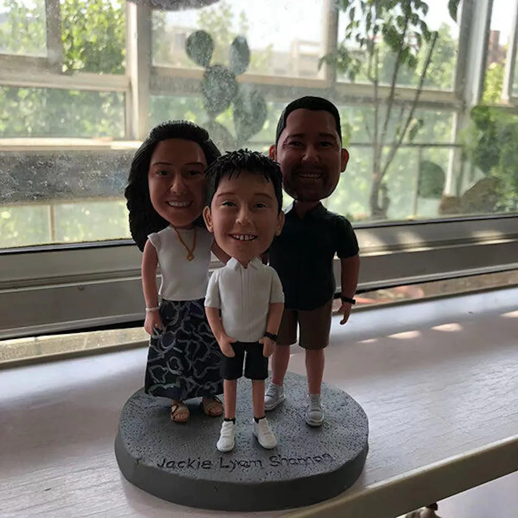 100% Fully Customized Personalized Family Members Bobbleheads From ...