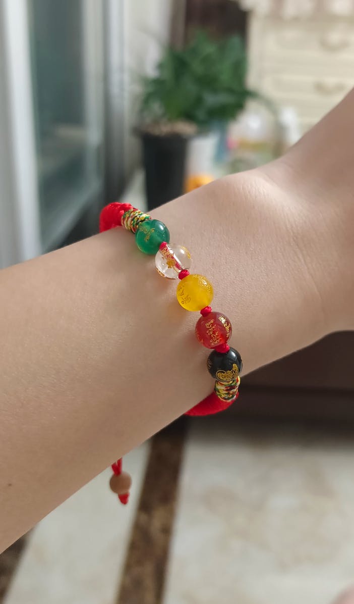 FREE: Five God of Wealth Lucky Beads Red String Bracelet – Chakra & Aura