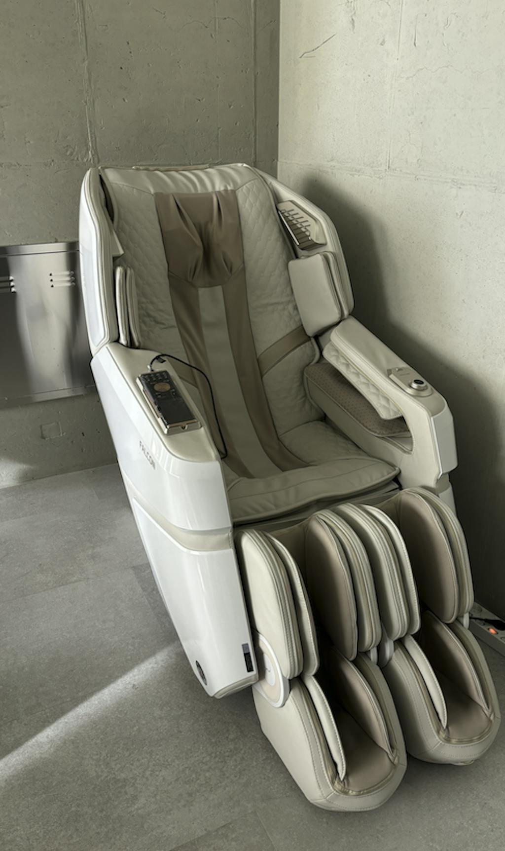 FALCON Massage Chair