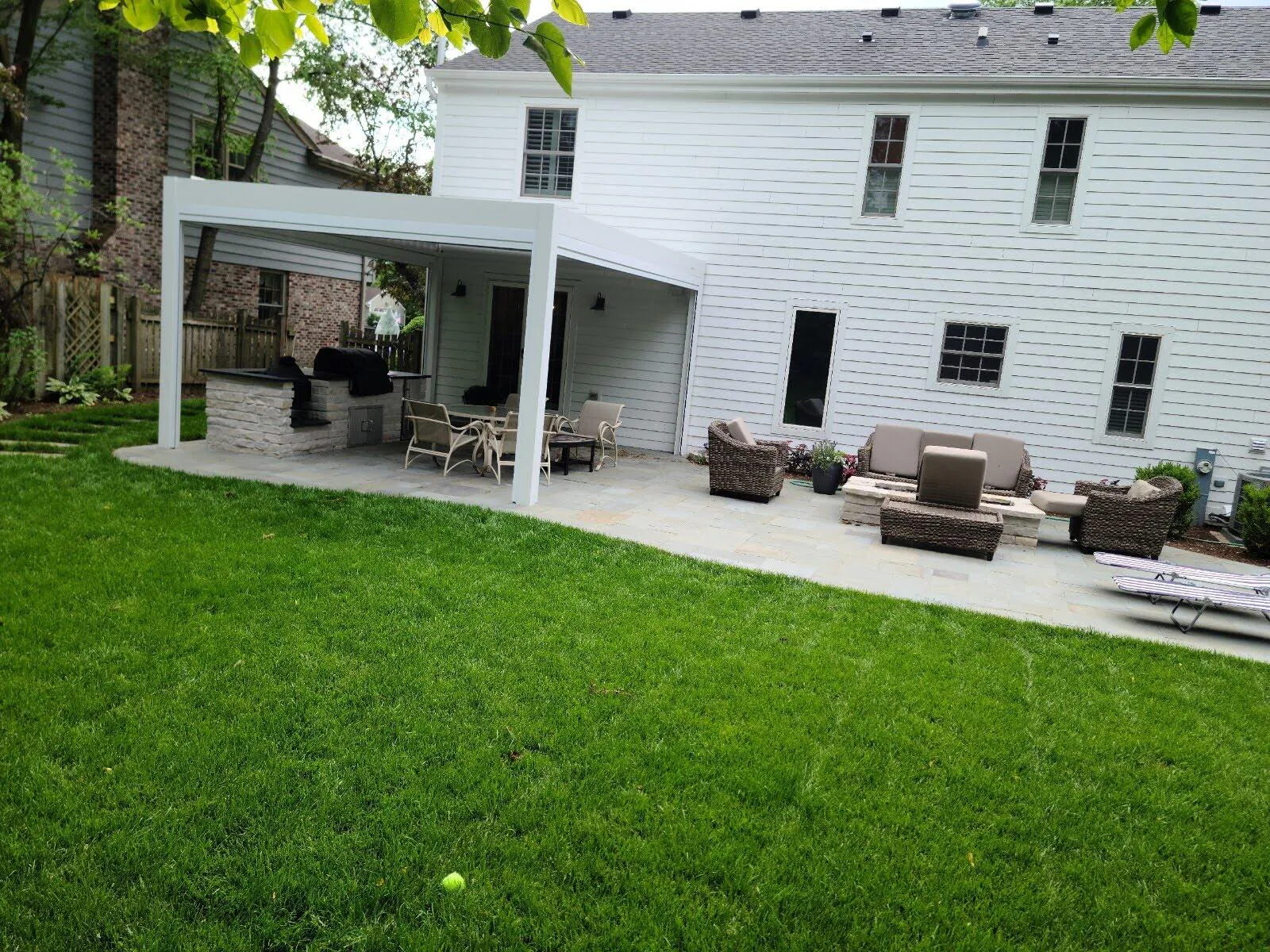 Weatherproof Pergola - Motorized Louver W/ Lighting