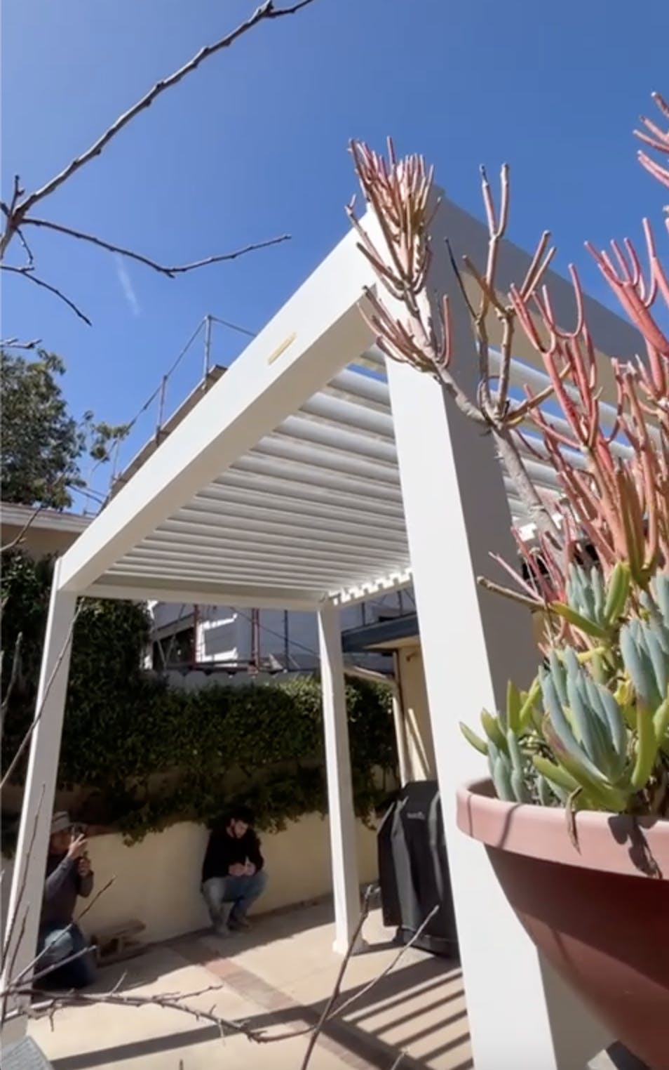 Weatherproof Pergola - Motorized Louver W/ Lighting