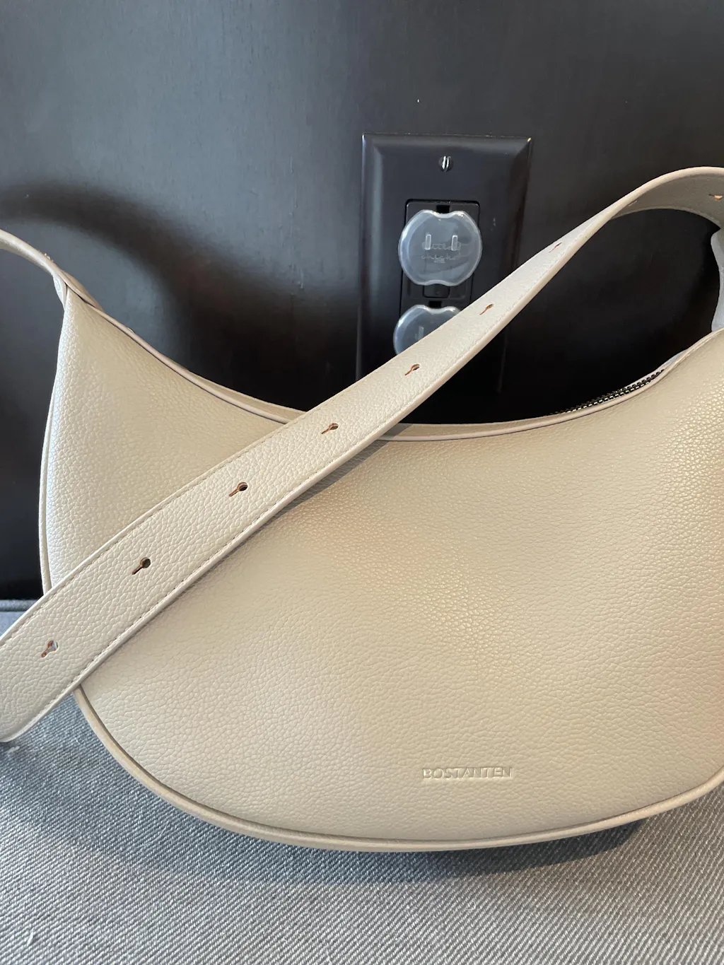 Elegant Crescent Moon White Leather Hobo Bag - Chic and Versatile ...