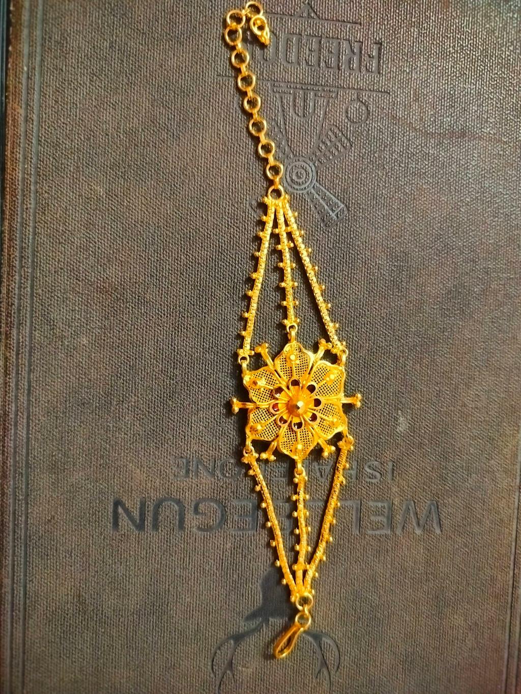 Shop Gold-plated Bridal Mangtika, Tiara -Tikli, Mathapatti