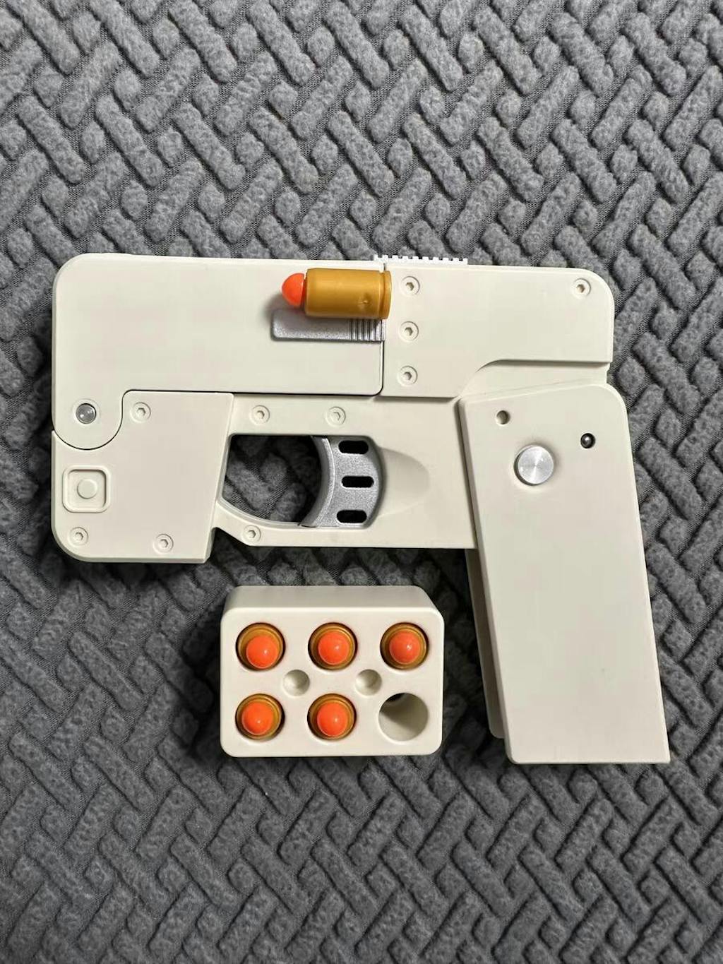 IC380 Cellphone Pistol Toy – BRRRRT