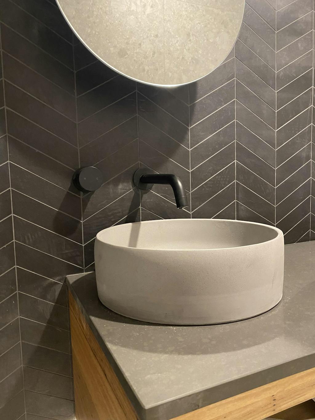 Alma Cameron Meteor Grey Circle Concrete Basin – Buildmat