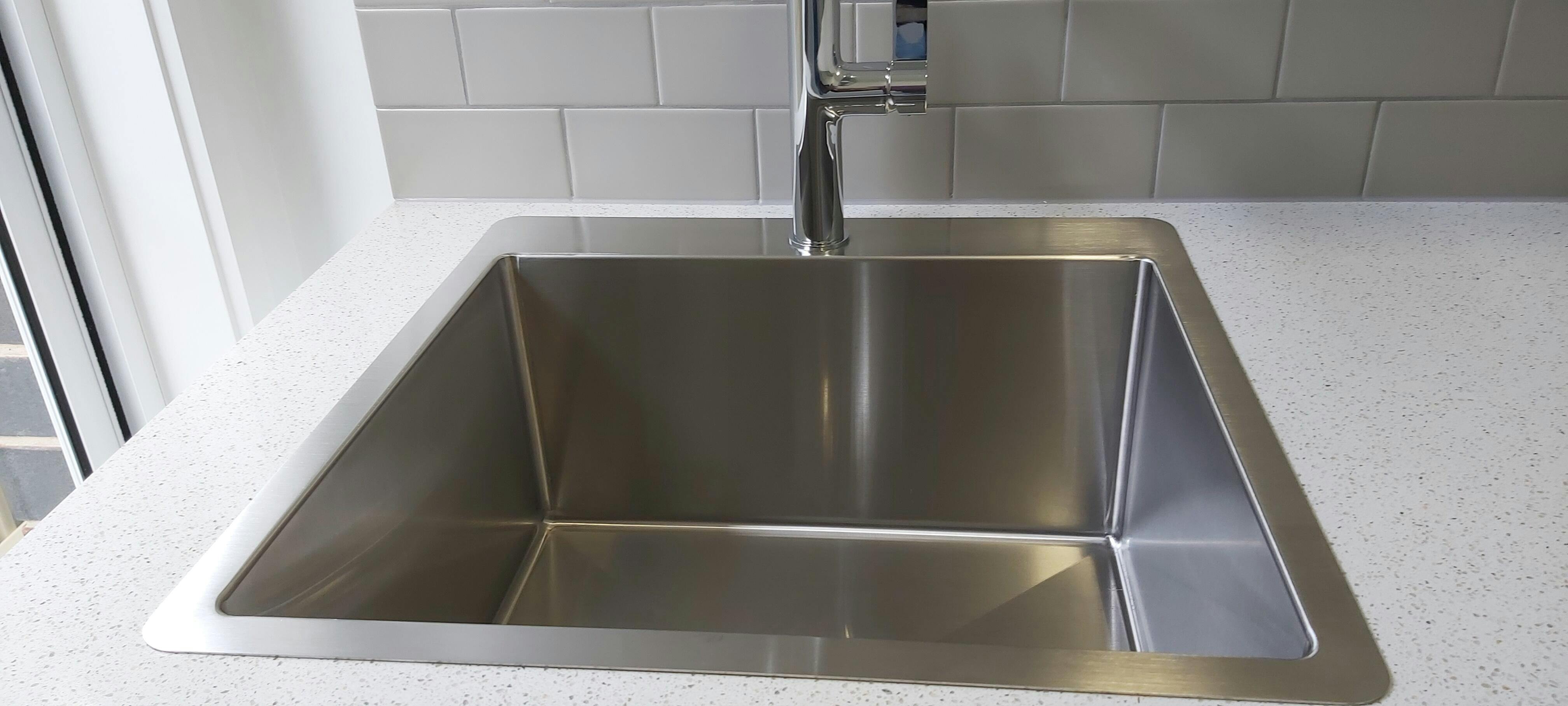 Leo 510x500 Single Bowl Tap Landing Sink – Buildmat