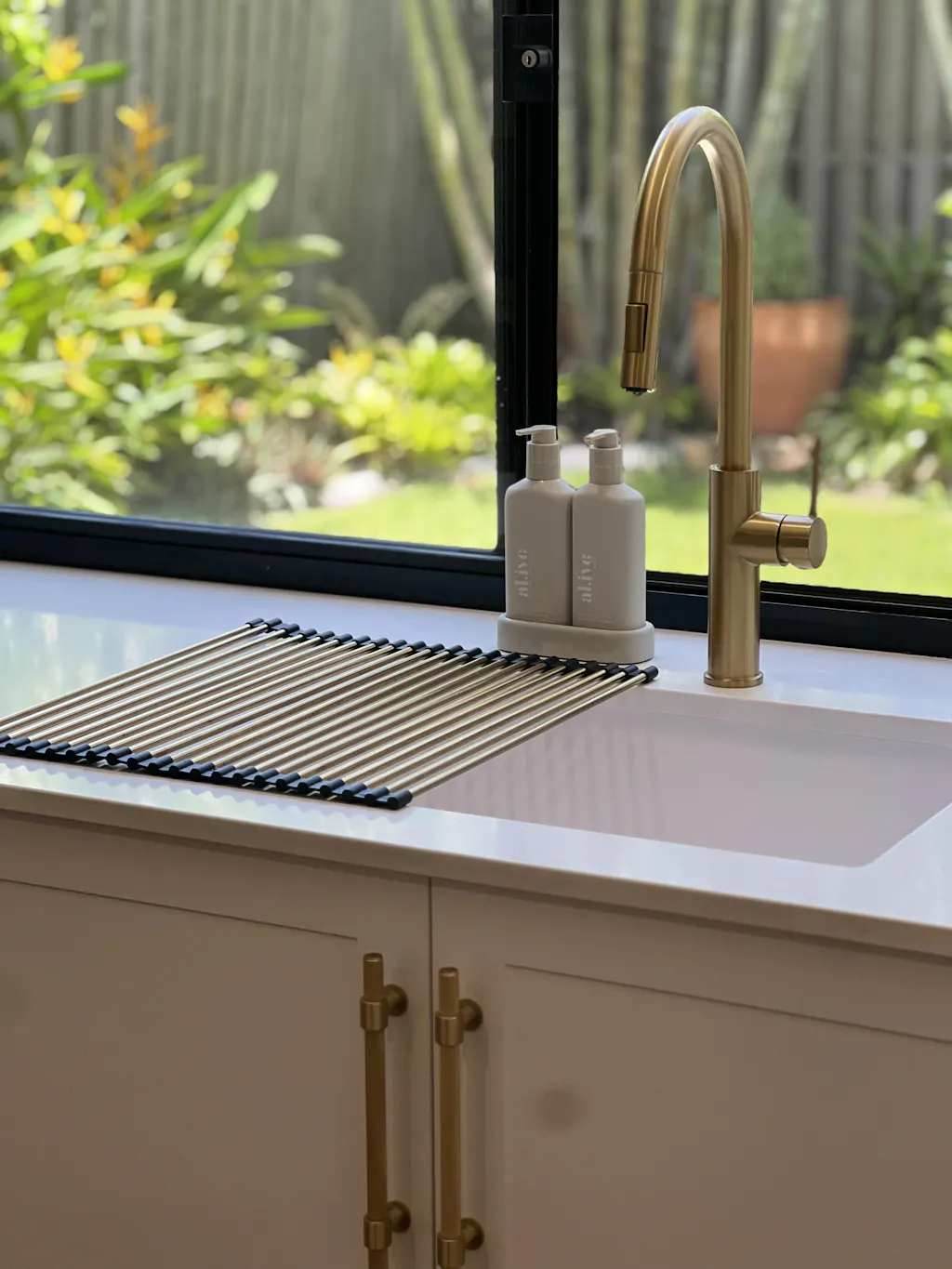 Alma Zander Brass Gold Roll Mat – Buildmat