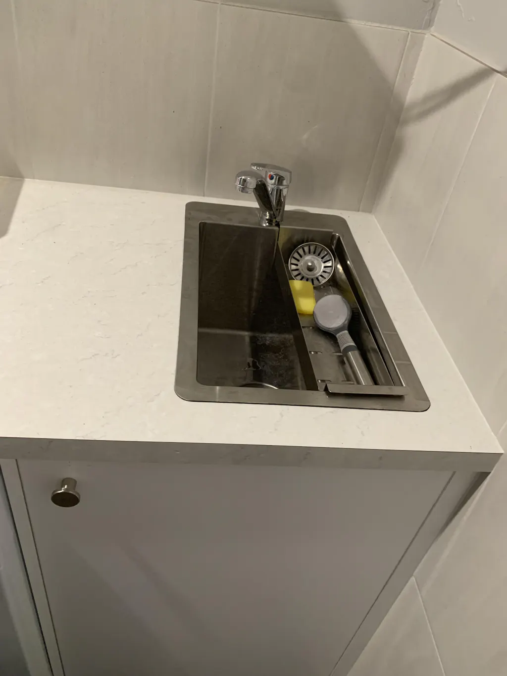 Alma Harper 300x500 Single Bowl Butler Tap Landing Sink – Buildmat