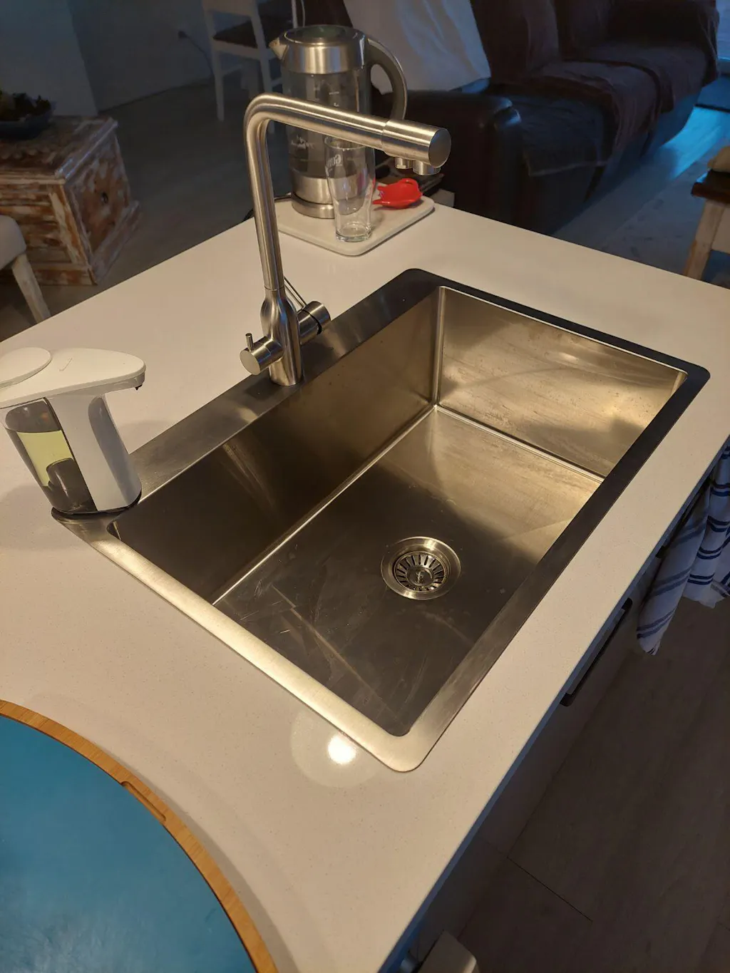 Alma Noah 700x500 Large Single Bowl Tap Landing Sink – Buildmat