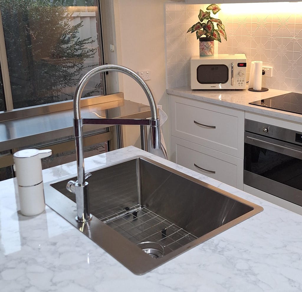 Alma Noah 700x500 Large Single Bowl Tap Landing Sink – Buildmat