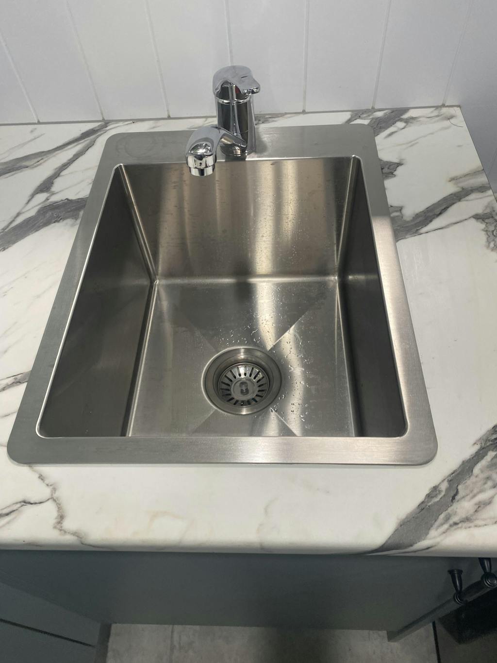 Alma Evelyn 380x500 Single Bowl Tap Landing Sink – Buildmat