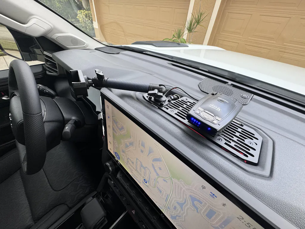 AMPS-Compatible Low Profile Universal Device Mount with Interlocking F ...