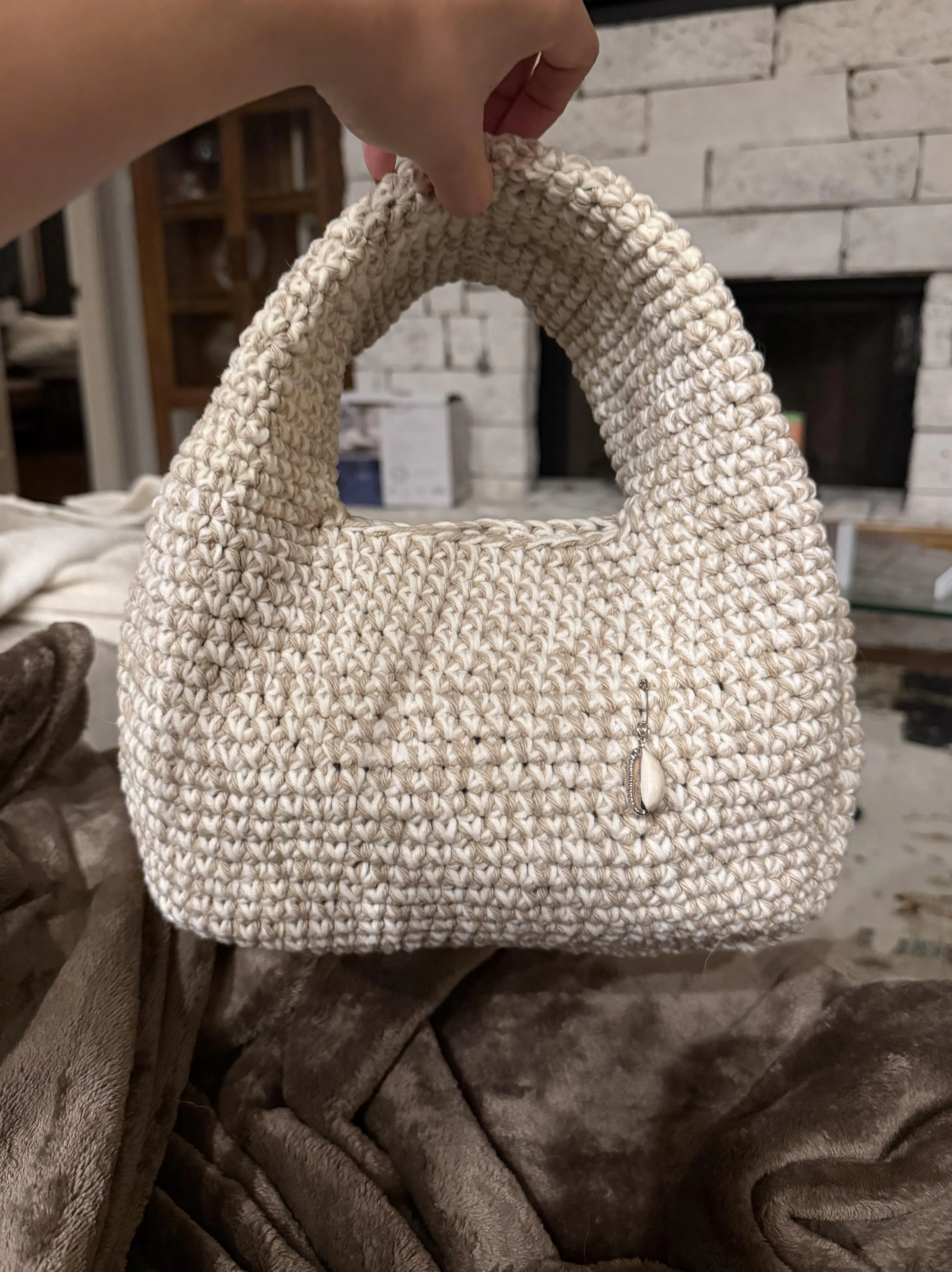 The Donut Bag Pattern: Beginner-friendly crochet bag tutorial + video ...
