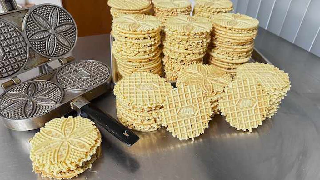 Model 1000 - Original Pizzelle Iron – C. Palmer Manufacturing Inc.