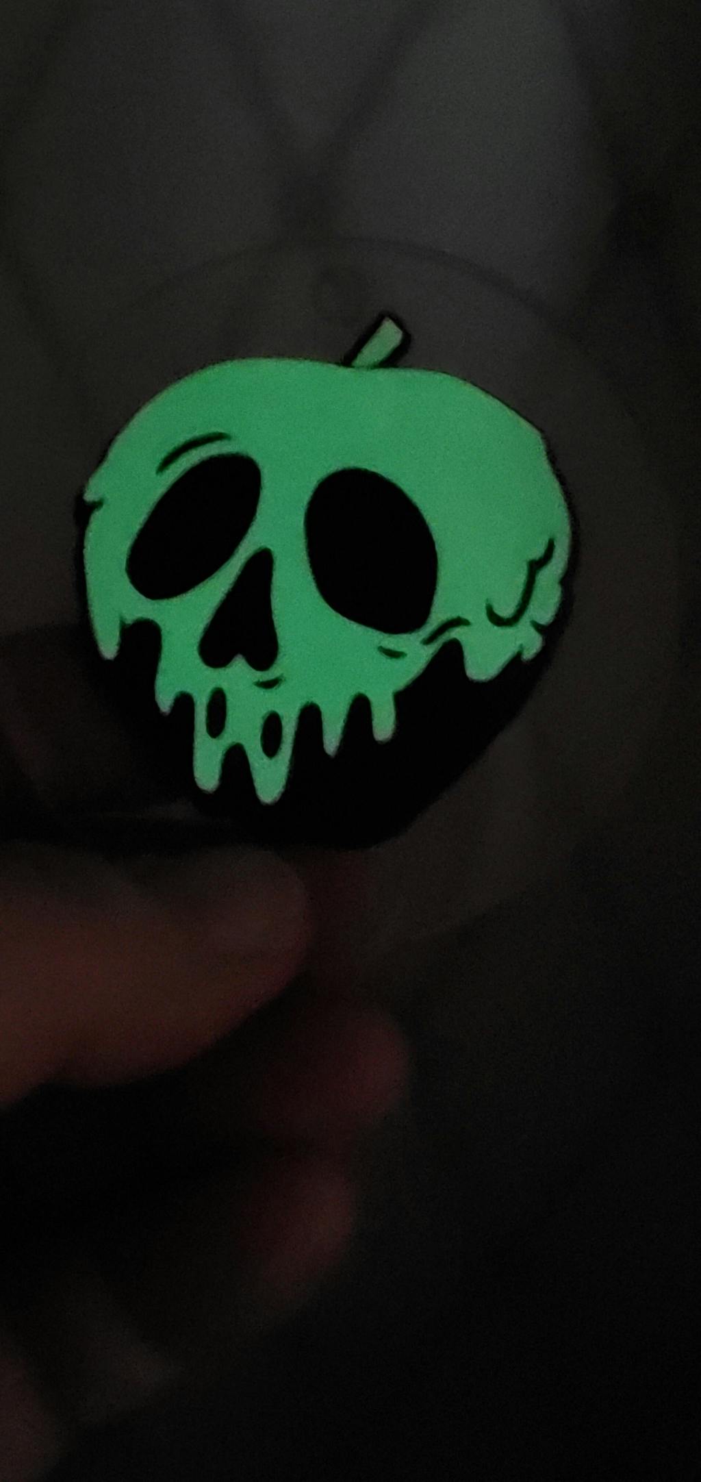 FREE Poisoned Apple SVG | Halloween SVG | Black And White SVG Cut File ...