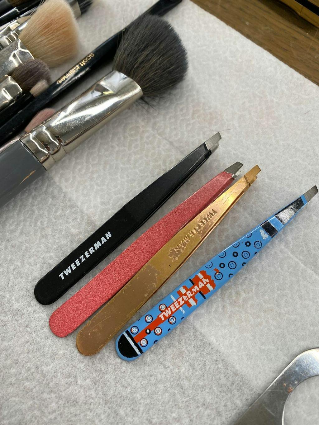 Tweezerman - Slant Tweezer Classic | Camera Ready Cosmetics