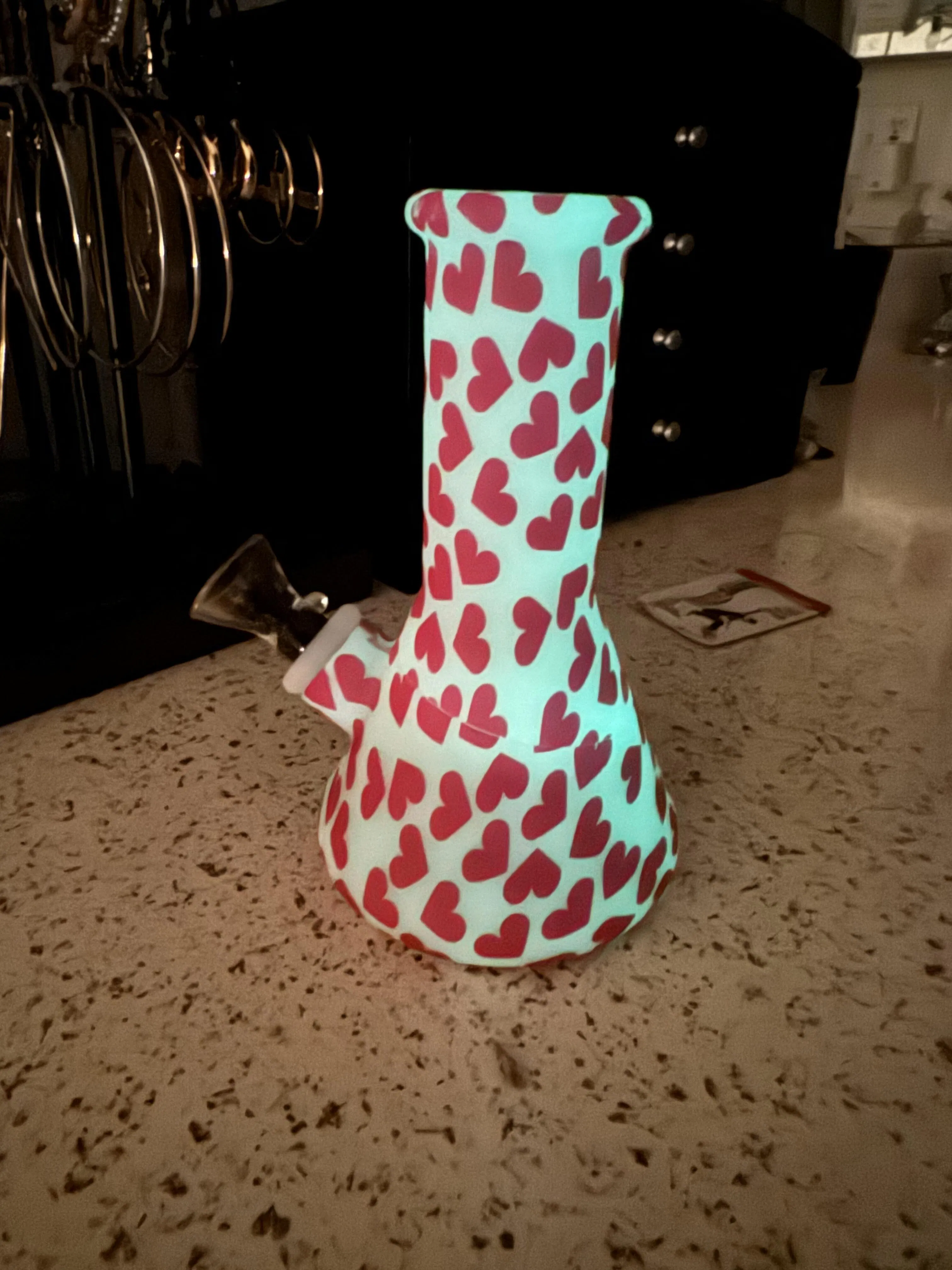 MINI HEART UNBREAKABLE BONG (glow in the dark) – Canna Style