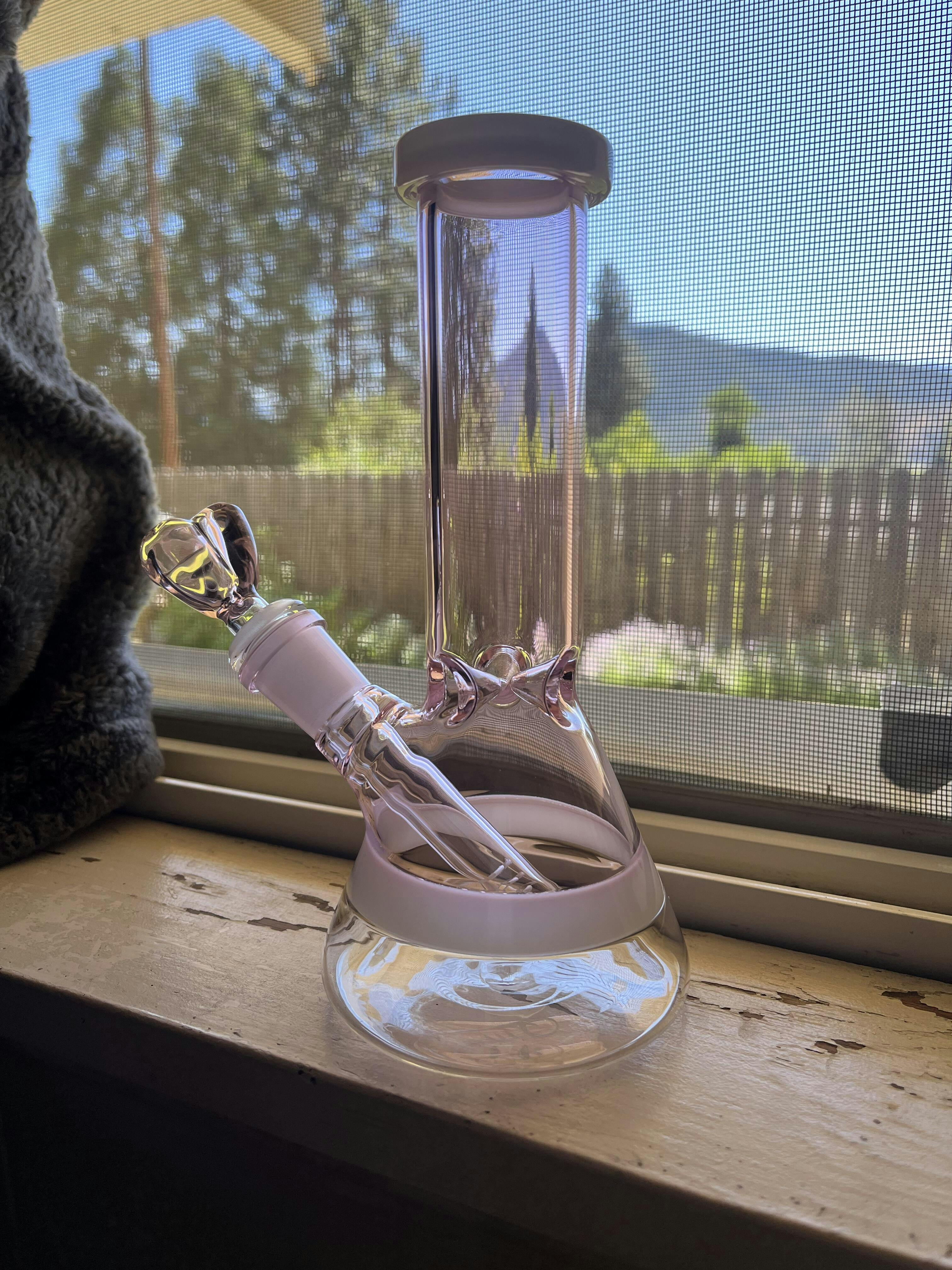 CLASSY BEAKER BONG