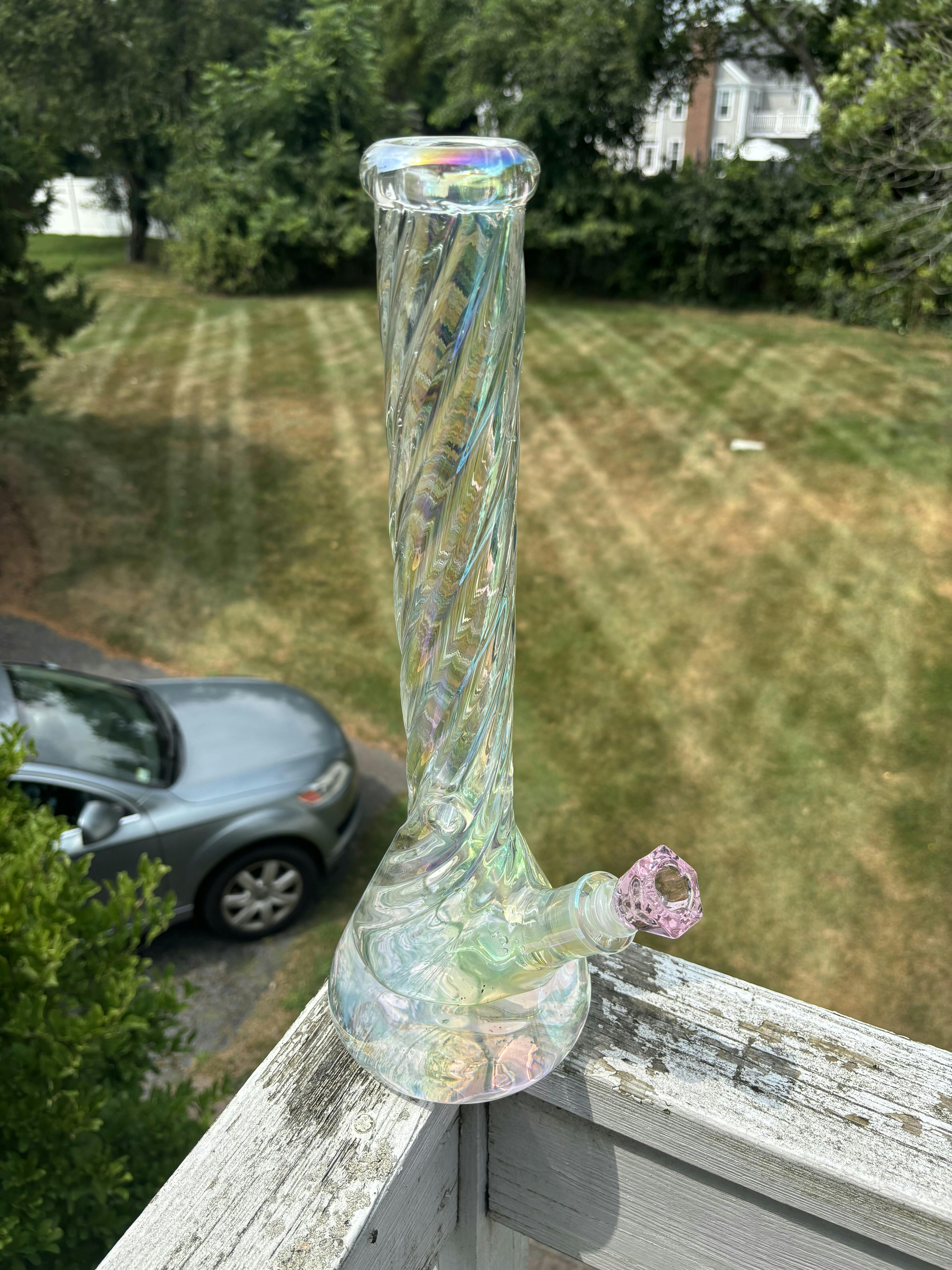 IRIDESCENT SWIRL BEAKER BONG – Canna Style