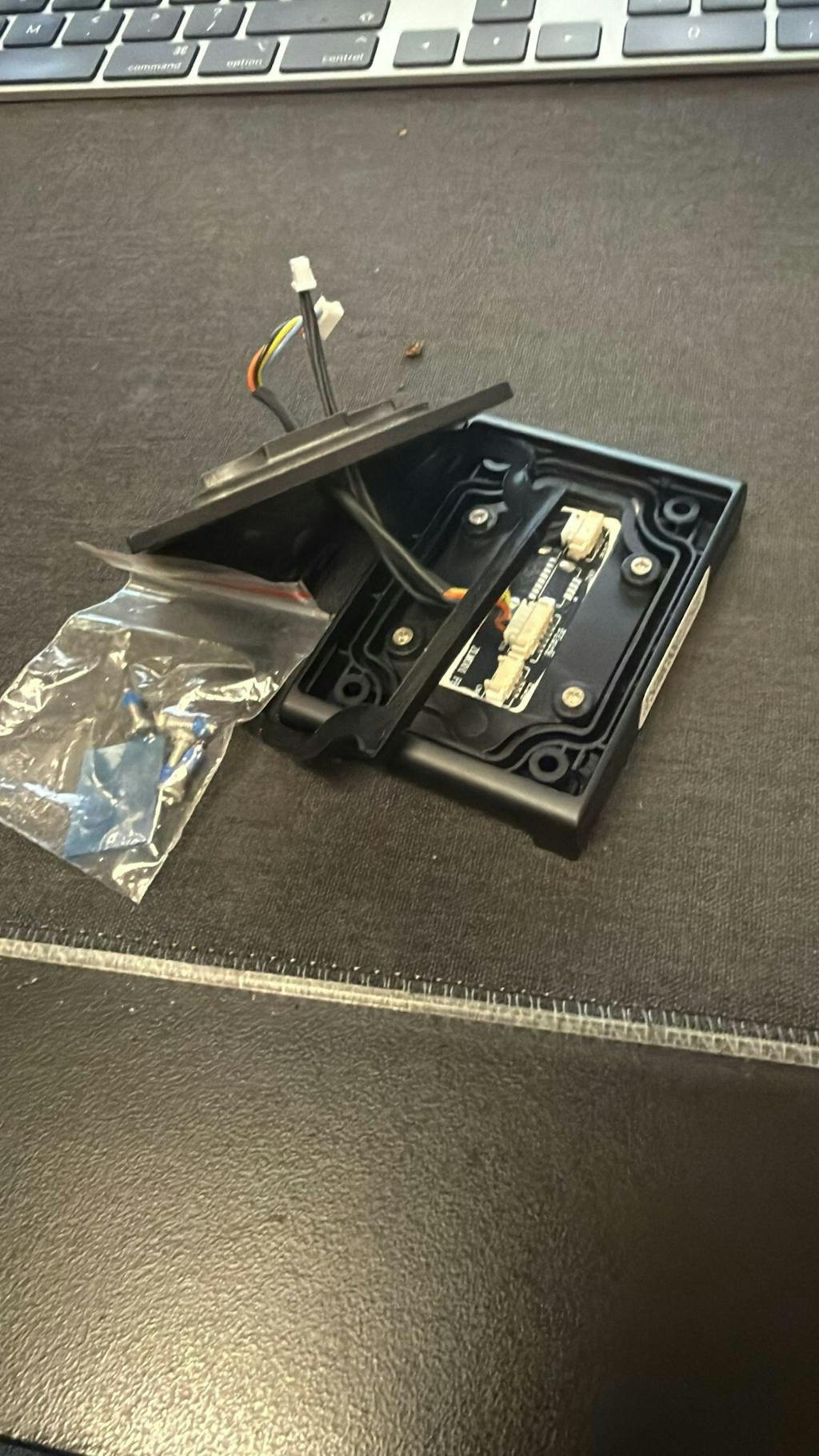 Carpuride CarPlay Screens for Motorcycles & Cars – Wireless & Portable